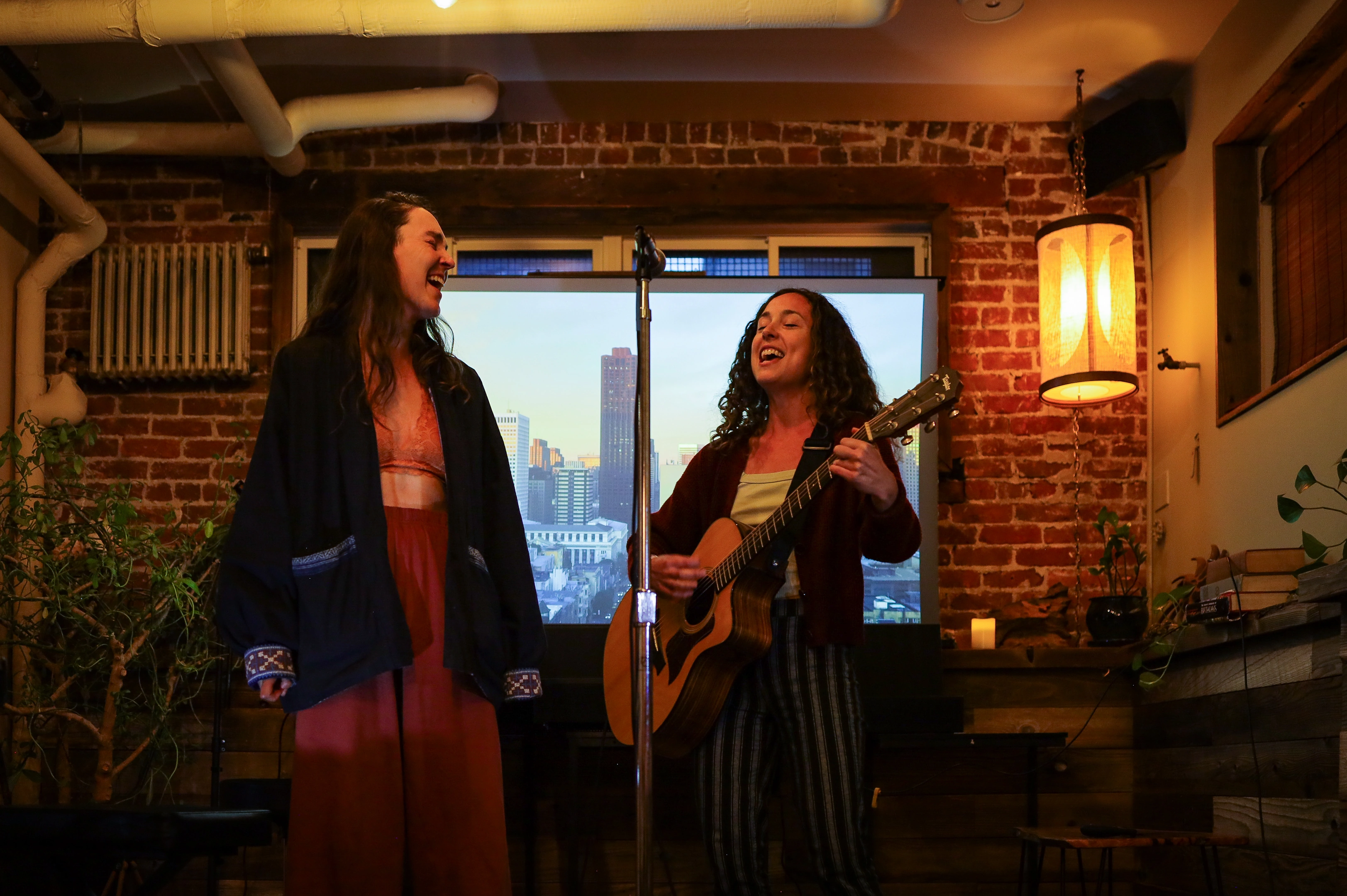 Open mic performers at Decentered Arts